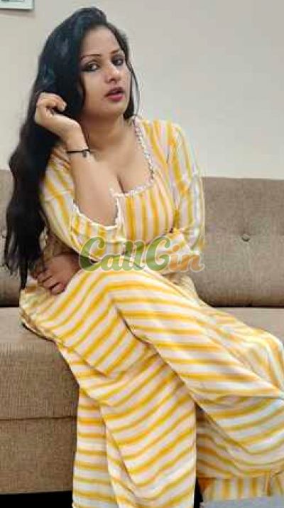 Riya, i'm going to make you forget about the world out there | CallGin