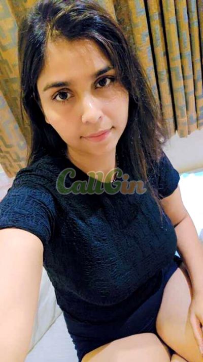 Ayushi, a well educated girl available for meetings and cam shows ...